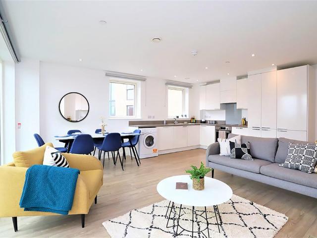 at Clippers Quay, Apartment 611 Syren. 3 bed apartment to rent £2,035 pcm £470 pw