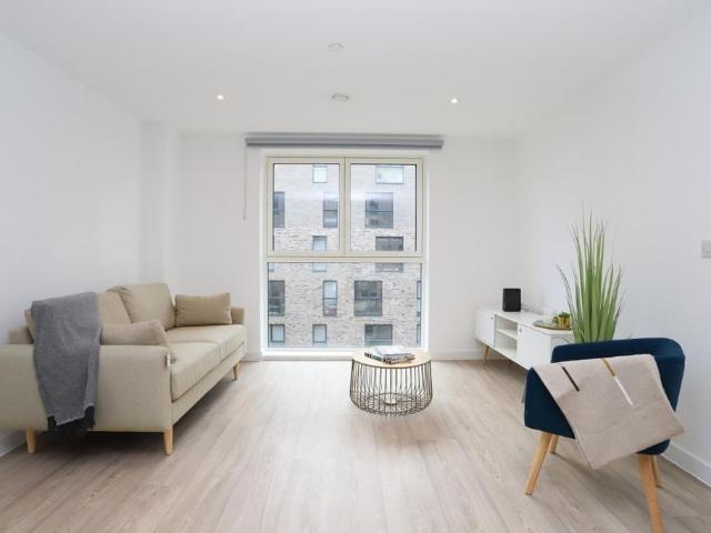 at Clippers Quay, Apartment 109 Syren. 2 bed apartment to rent £1,435 pcm £331 pw
