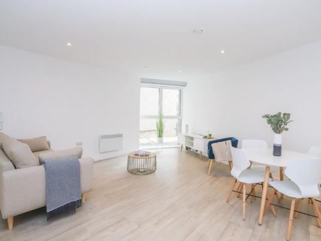 at Clippers Quay, Apartment 202. 1 bed apartment to rent £1,265 pcm £292 pw
