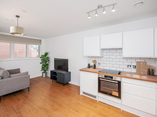 at Deansgate Gardens, Apartment 27. 1 bed apartment to rent £1,025 pcm £237 pw