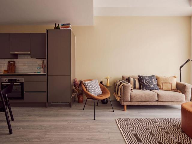 at Ebb & Flow, 3 Friars Walk. 3 bed apartment to rent £2,900 pcm £669 pw