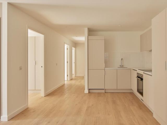 at Edinburgh, Flat 43, The Meander. 3 bed apartment to rent £1,536 pcm £354 pw