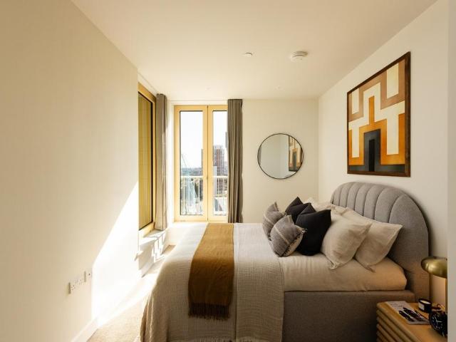 at Embassy Boulevard, 29 Linear. 2 bed apartment to rent £4,055 pcm £936 pw