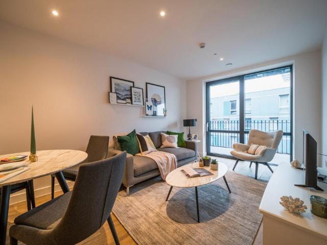 at Essential Living, Flat 410. 1 bed apartment to rent £2,700 pcm £623 pw
