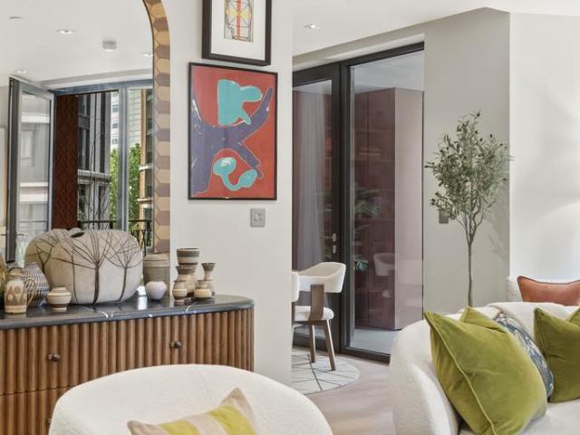 at Fenwick Mansions, 2 Newcastle. 2 bed penthouse to rent £10,115 pcm £2,334 pw