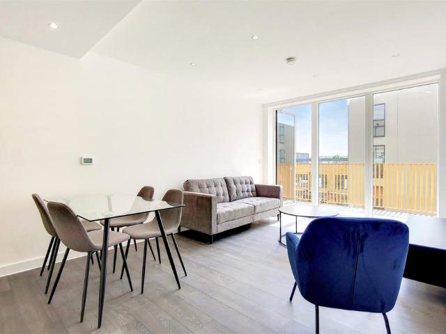 at Folio London, Flat 7, 463 Purley. 2 bed apartment to rent £1,700 pcm £392 pw