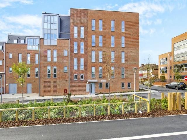 at Folio London, Flat 19, Mondrian. 2 bed apartment to rent £2,350 pcm £542 pw