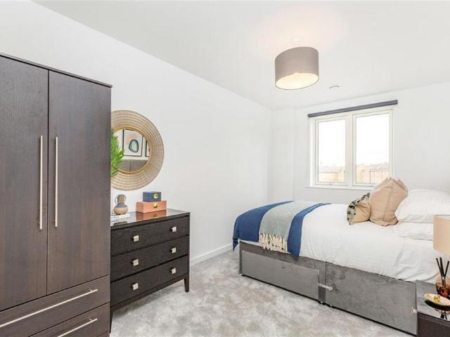 at Fresh Wharf, 508 Pelican House, 42. 2 bed apartment to rent £2,025 pcm £467 pw