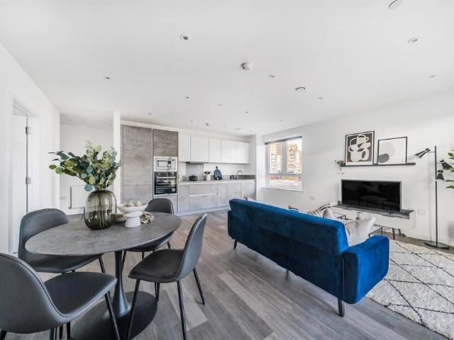 at Fresh Wharf, 804 Pelican House, 42. 2 bed apartment to rent £2,145 pcm £495 pw