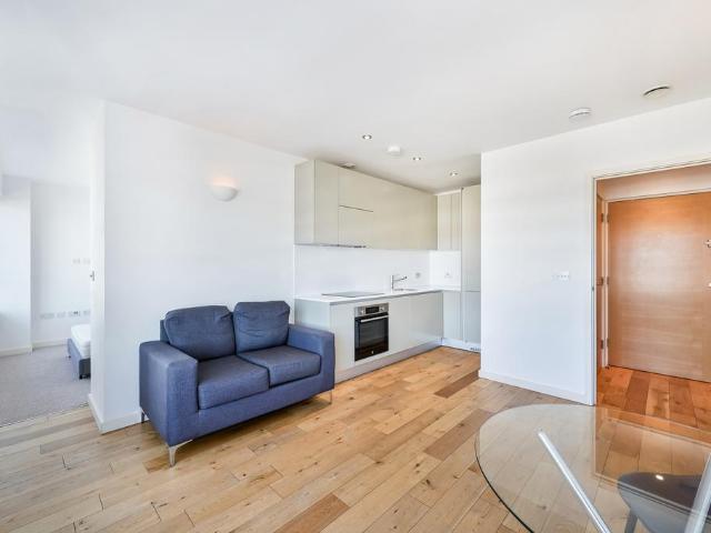 at GCP London, Flat 105, Dolphin. Studio to rent £1,180 pcm £272 pw