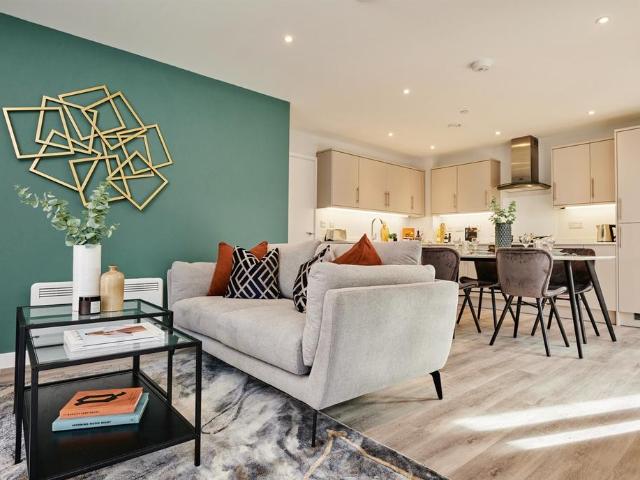 at Gatehouse Apartments, FLAT 49. 2 bed apartment to rent £1,735 pcm £400 pw