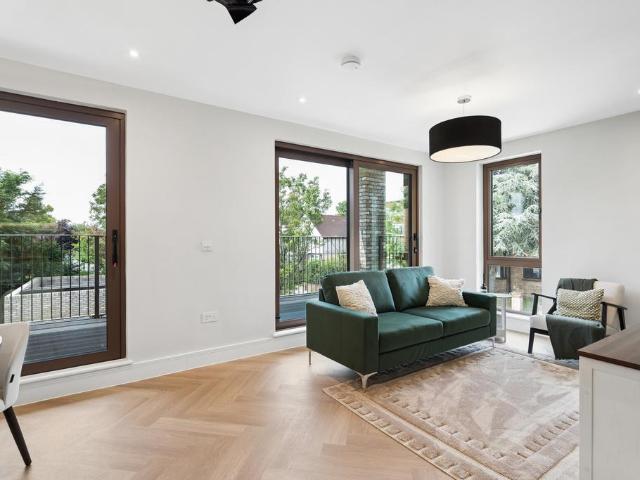 at Hanger Lane, 42 Lynton Road W3 1 bed apartment to rent £3,500 pcm £808 pw