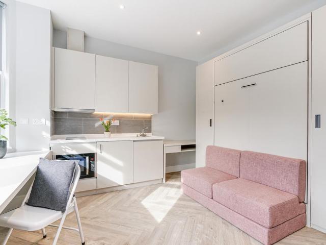 at Hanger Lane, 15 Hanger Lane W5 Studio to rent £1,450 pcm £335 pw