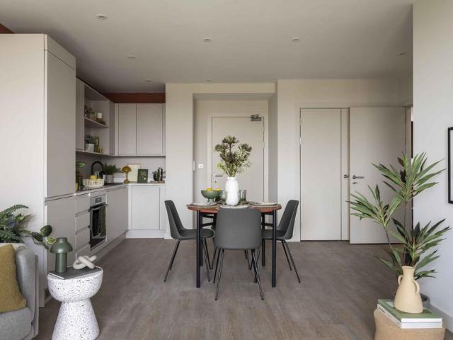 at Hove Gardens, 5 Ethal Street BN3 2 bed apartment to rent £2,205 pcm £509 pw