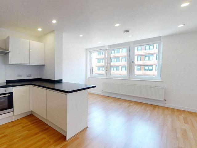 at Lettings, Flat 410 Trafford House. 1 bed apartment to rent £1,195 pcm £276 pw