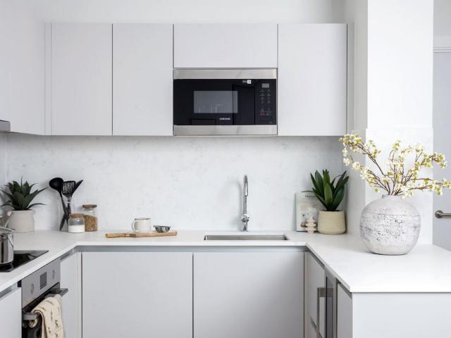 at Lighthaus, Lighthaus, 2 William. 3 bed apartment to rent £2,395 pcm £553 pw