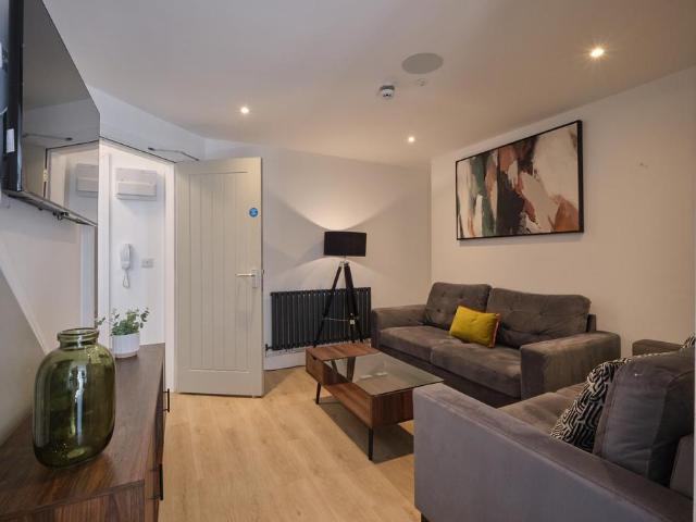at Liverpool, 31, Mansel Street SA1 8 bed house of multiple occupation to rent £4,853 pcm £1,120 pw