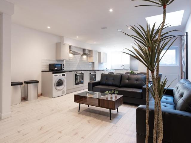 at Liverpool, 68, Marlborough Road SA2 6 bed house of multiple occupation to rent £4,160 pcm £960 pw