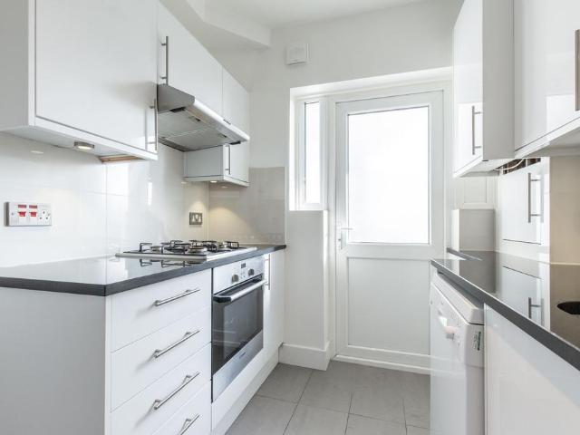 at London, 3 Brondesbury Court 235. 4 bed ground floor flat to rent £3,150 pcm £727 pw