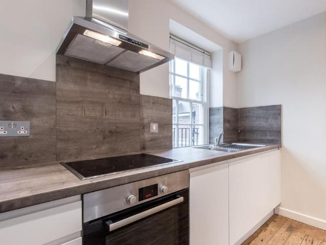 at London, 14B Brent House Brenthouse. 2 bed ground floor flat to rent £2,450 pcm £565 pw