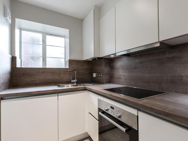 at London, Delta Court, Coles Green. 2 bed flat to rent £1,800 pcm £415 pw