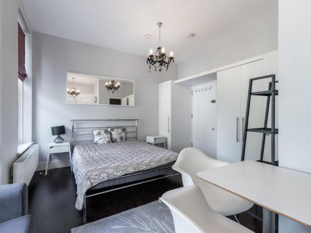 at London, Flat 4 33 Croxley Road W9 Studio to rent £1,425 pcm £329 pw