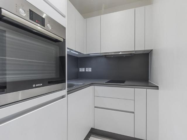 at London, Flat 5 Cornwall Mansions. 1 bed ground floor flat to rent £1,800 pcm £415 pw