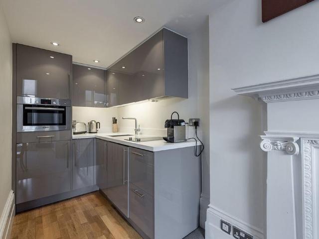 at London, Flat 14 89 Gloucester. Ground floor flat to rent £2,350 pcm £542 pw