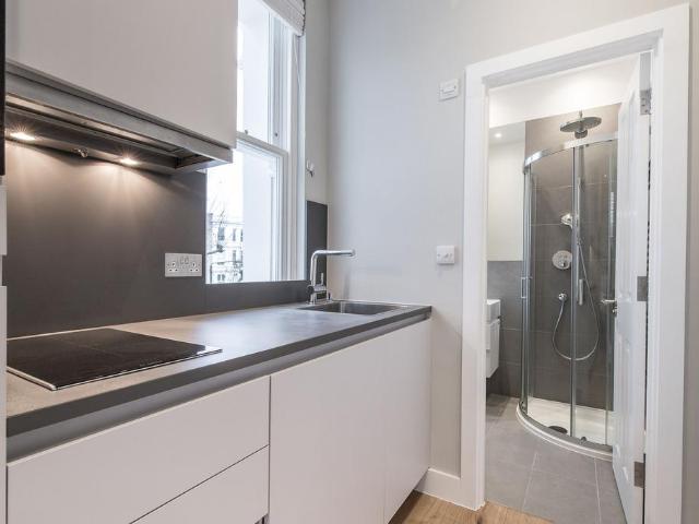 at London, Flat 14 117 Warwick Road SW5 Ground floor flat to rent £1,550 pcm £358 pw
