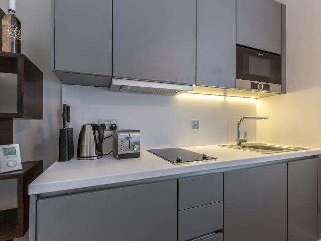 at London, Flat 34 50 52 St Quintin. Studio to rent £1,280 pcm £295 pw