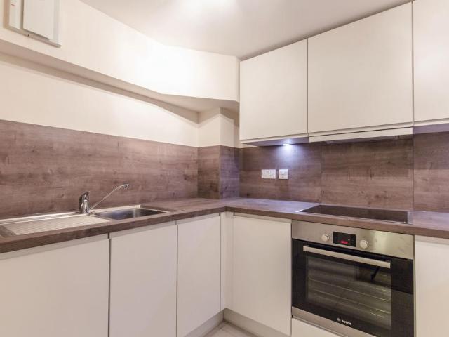 at London, St Peters Court 99 Cephas. 1 bed flat to rent £2,050 pcm £473 pw