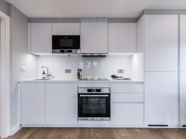 at London, Pavilion Court NW3 2 bed ground floor flat to rent £2,900 pcm £669 pw