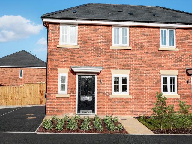 at Lunts Heath, Lunts Heath Road. 3 bed semi detached house to rent £1,495 pcm £345 pw