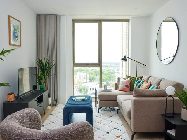 at Manchester, EDA, Anchorage Quay M50 2 bed apartment to rent £1,600 pcm £369 pw