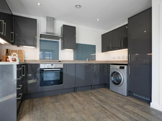 at Market Quarter, 102, 45 Bernard. 2 bed flat to rent £1,576 pcm £364 pw