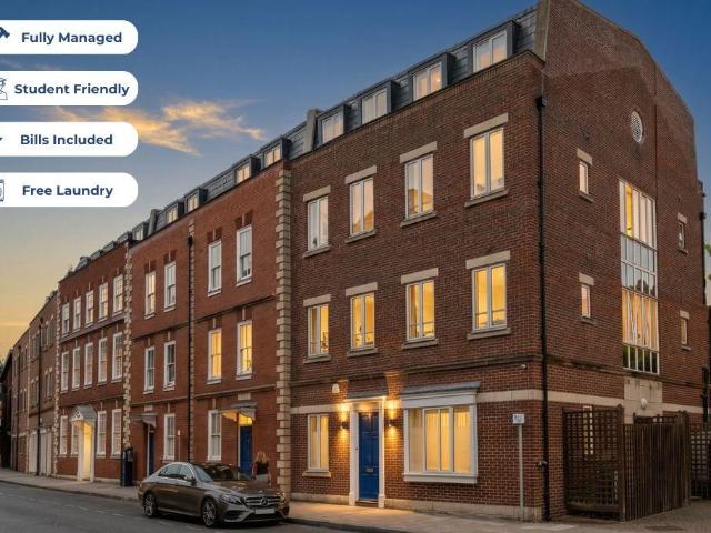 at Nationwide, Flat 1, 92, Redcliff. 4 bed flat to rent £3,467 pcm £800 pw