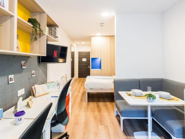 at Nationwide, Unilife Sparkford. 1 bed private hall to rent £1,907 pcm £440 pw