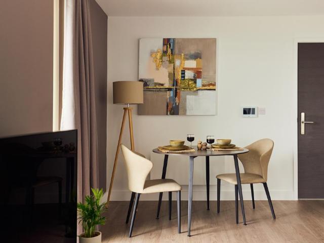 at Park Square, Park Square, 650. 1 bed apartment to rent £1,420 pcm £328 pw