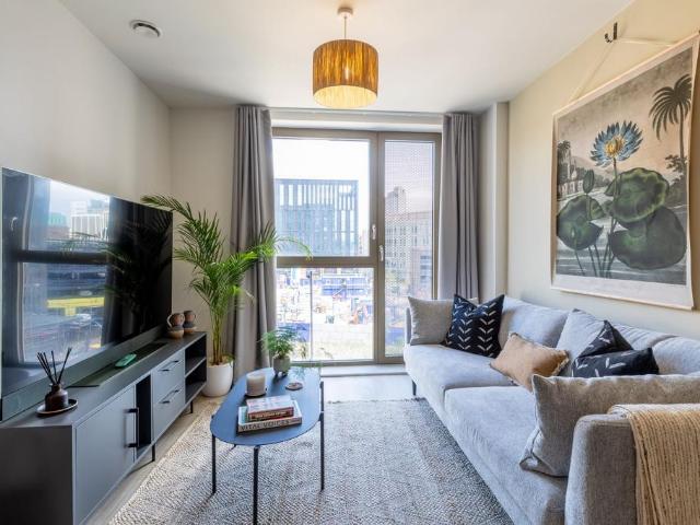 at Property Sense, Apartment 440. 2 bed apartment to rent £1,325 pcm £306 pw
