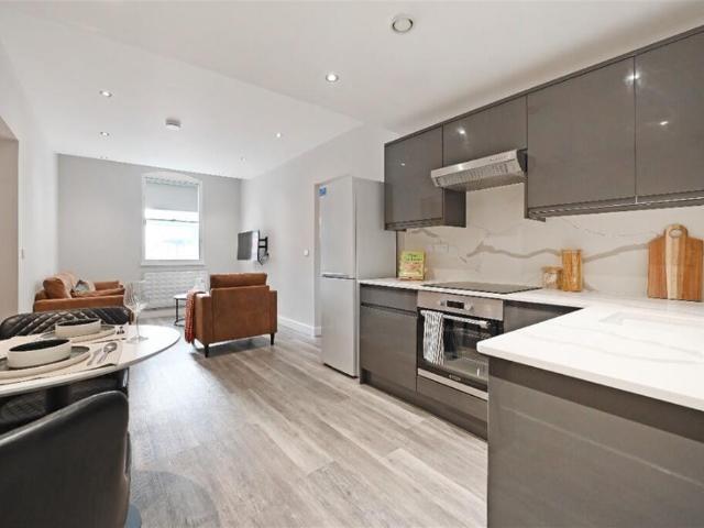 at Sheffield, 28 Huttons Buildings. 2 bed apartment to rent £1,095 pcm £253 pw