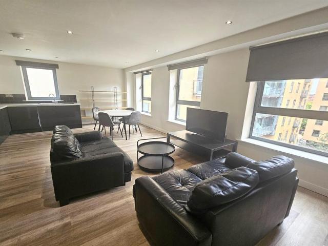 at Sheffield, 404 West One Reflect. 4 bed apartment to rent £1,976 pcm £456 pw