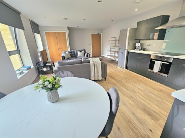 at Sheffield, 503 West One Reflect. 4 bed apartment to rent £1,976 pcm £456 pw