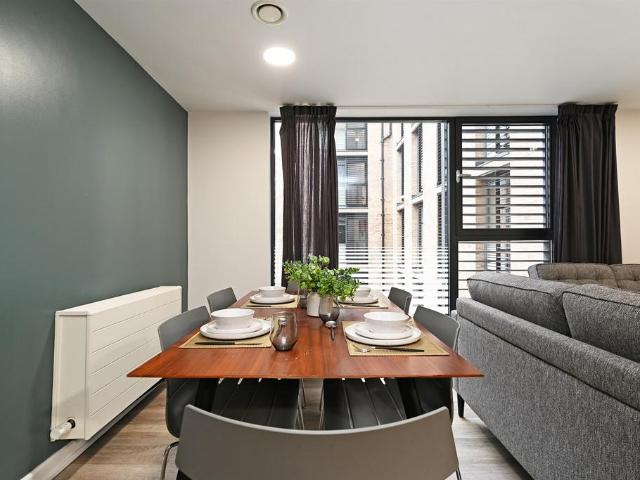 at Sheffield, Apartment 109. 5 bed apartment to rent £1,850 pcm £427 pw