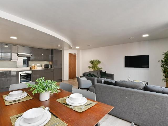 at Sheffield, Apartment 318. 5 bed apartment to rent £1,850 pcm £427 pw