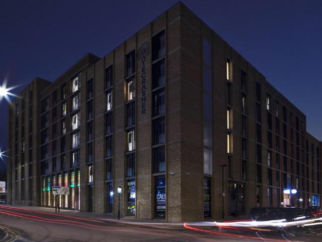 at Sheffield, Apartment 319. 4 bed apartment to rent £1,480 pcm £342 pw