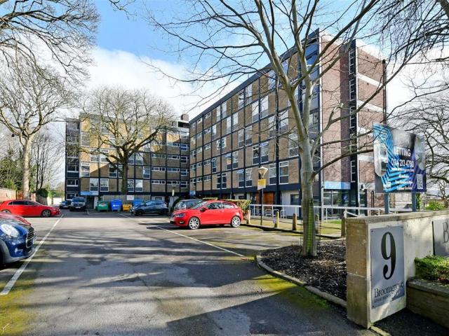 at Sheffield, Apartment 7, Broomgrove. 4 bed apartment to rent £1,480 pcm £342 pw