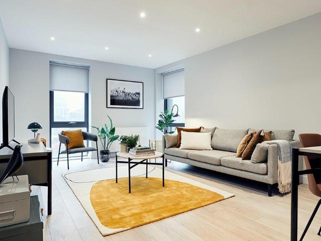 at Solasta Riverside, 20 Clyde Pl G5 3 bed apartment to rent £2,325 pcm £537 pw