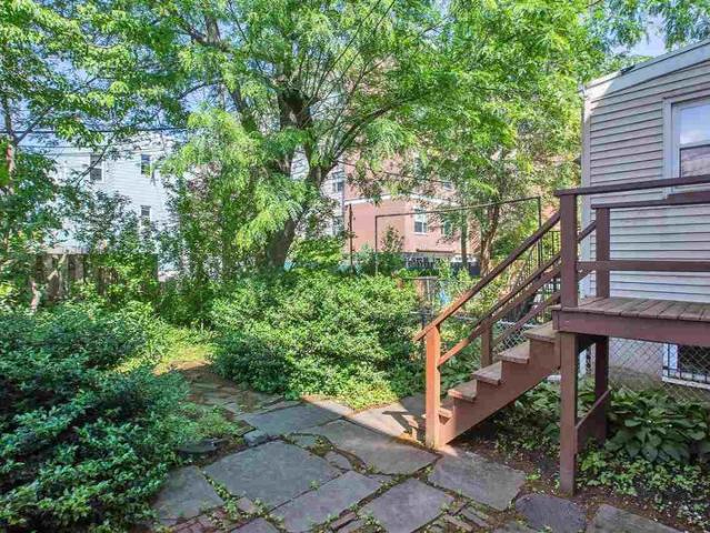 at Subway, laundry, 2 bath, huge, furnished