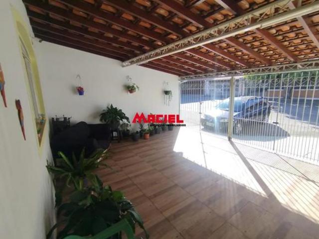 Atenção! Casa no Bosque dos Eucaliptos 3 quartos / 2 banheiros / 2 vagas
