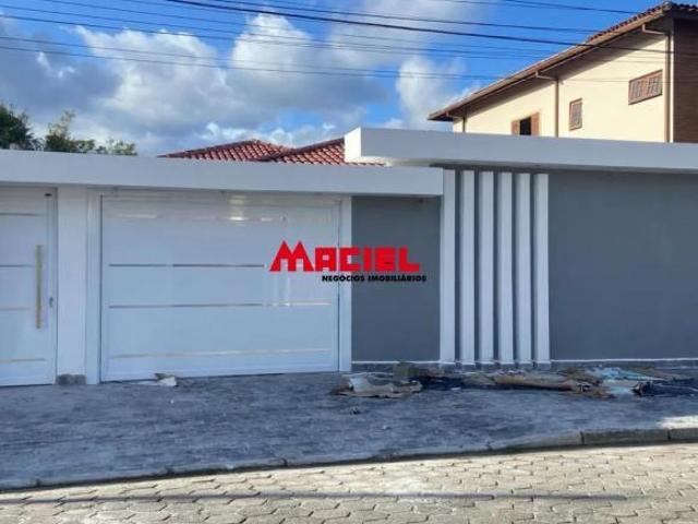 # Atenção! Oportunidade em Caraguatatuba Casa Totalmente Reformada Próxima à Praia do Indaiá e Sho